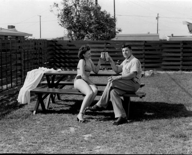 Interesting Vintage Snapshots Capture People Posing With Beer In The Past ~ Vintage Everyday