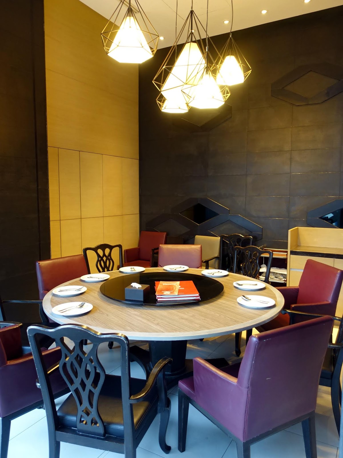 Somboon Seafood Restaurant at Central Embassy (Bangkok, THAILAND ...