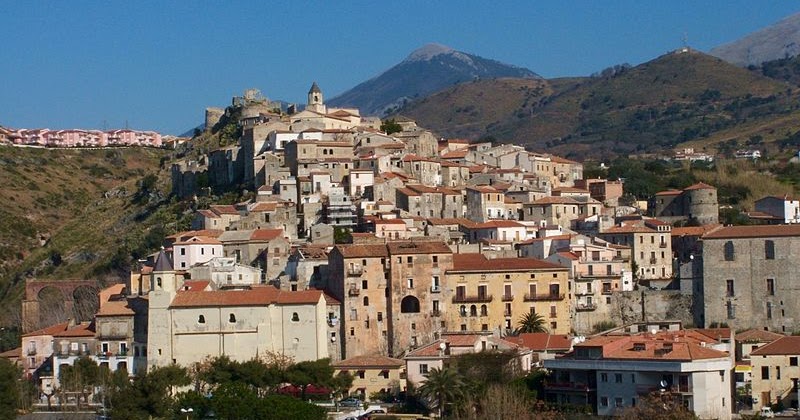 Scalea, Città di 10781 ab. è una delle località turistiche più belle e ...