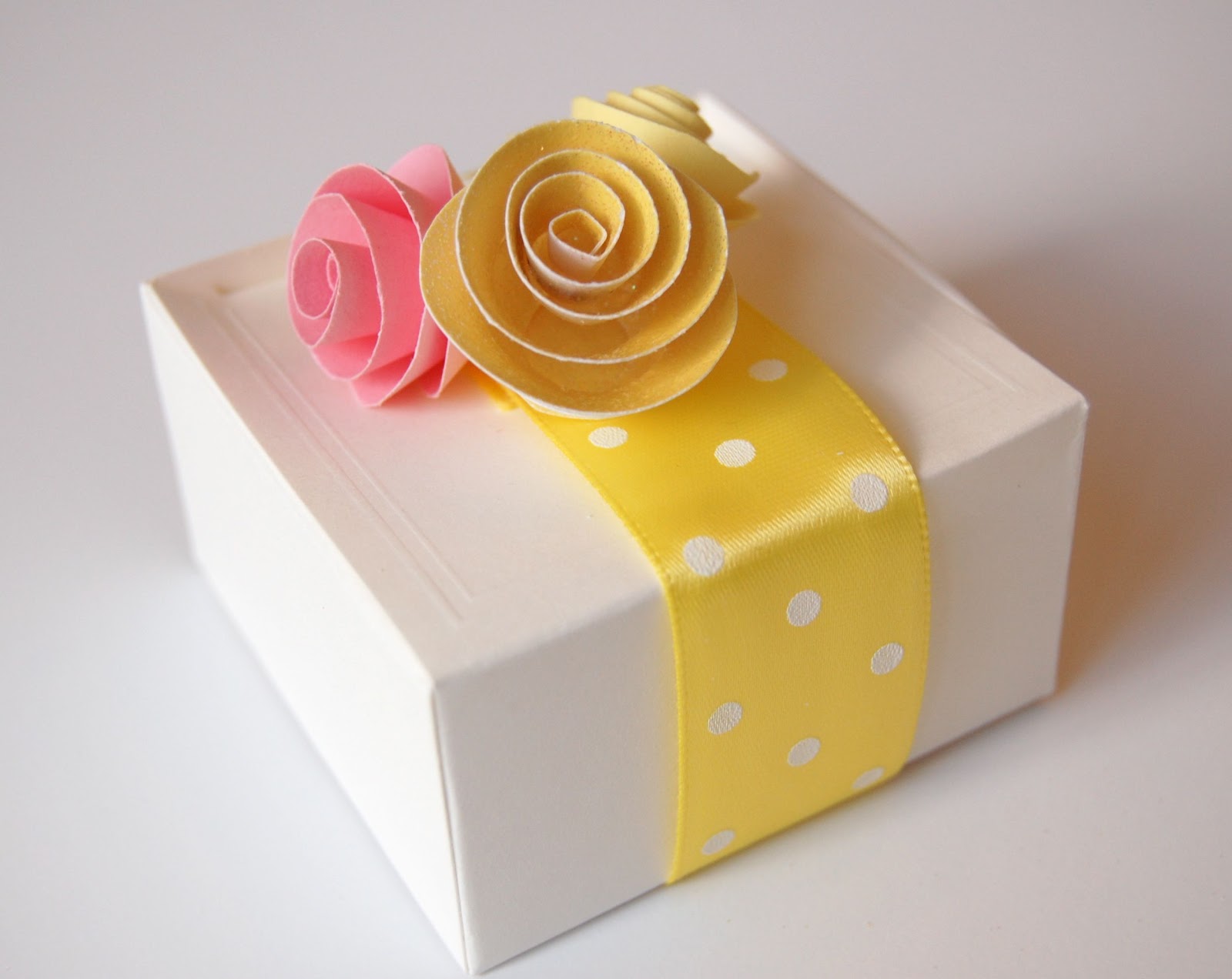 Three Paper Roses Tutorials - Motivational Trends