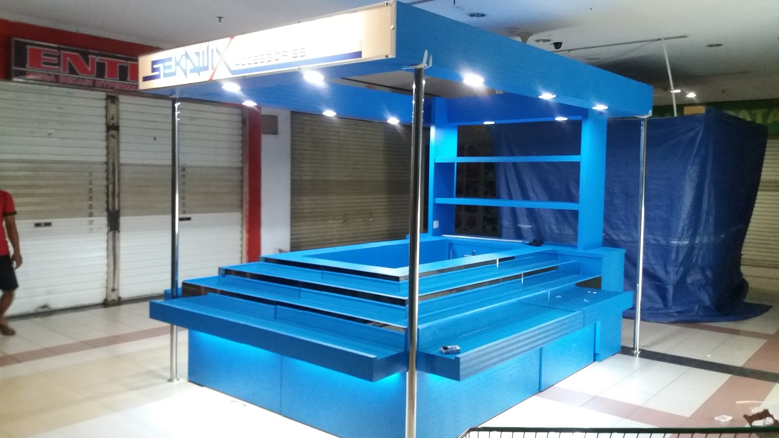 RAK DISPLAY PAJANGAN DISTRO | Dzahra Furniture