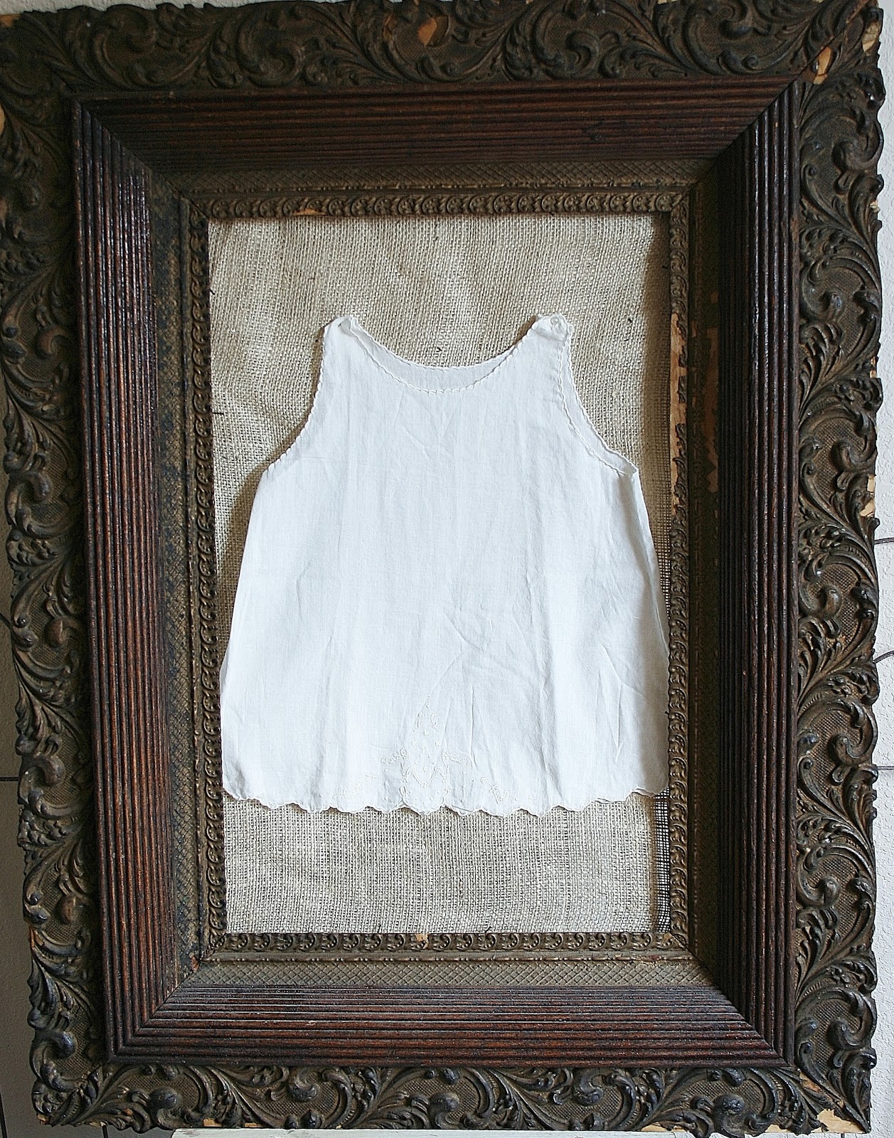 The Farmhouse Porch: Got old antique frames laying around? Simple Chic ...