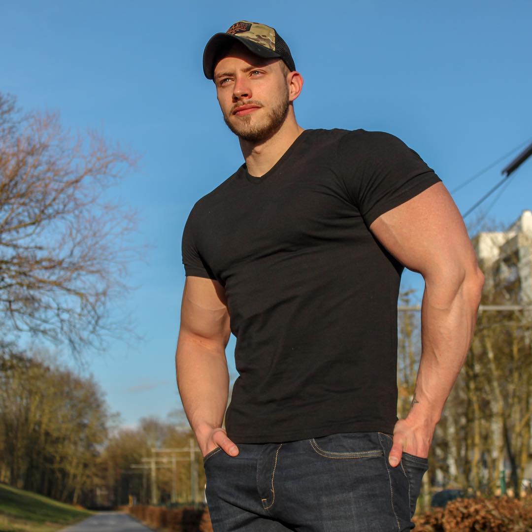 the beauty of male muscle: Gary