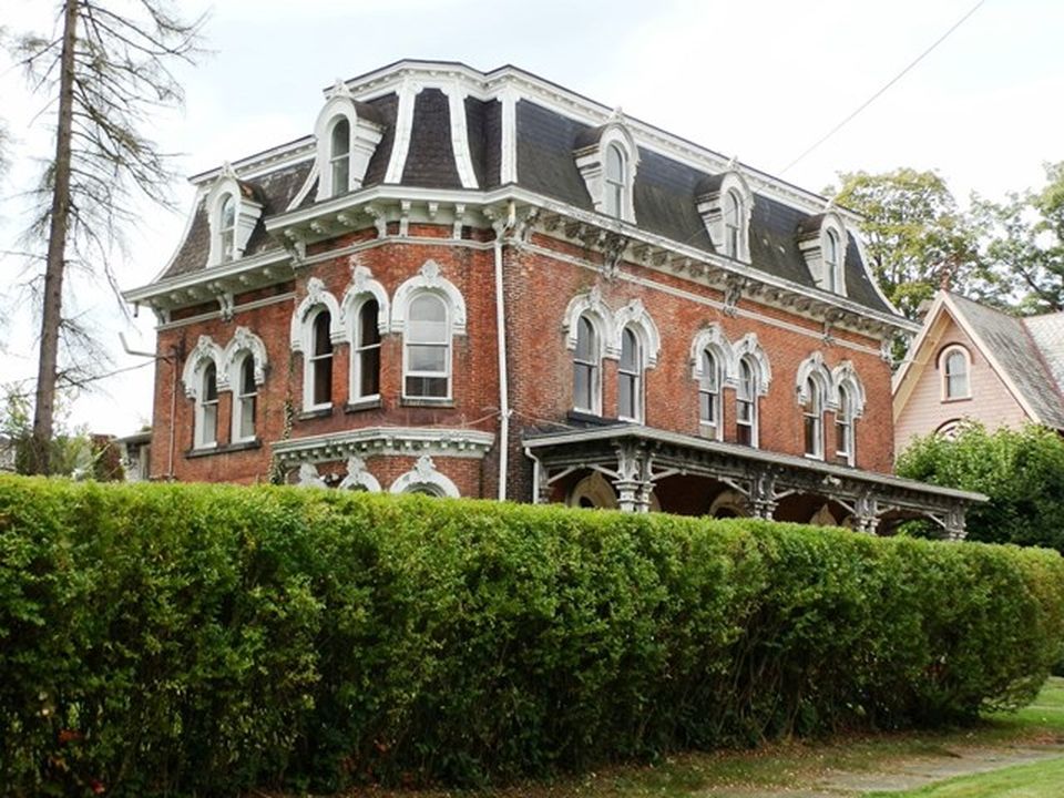 Sweet House Dreams: 1875 Brick Italianate in Franklin, Pennsylvania