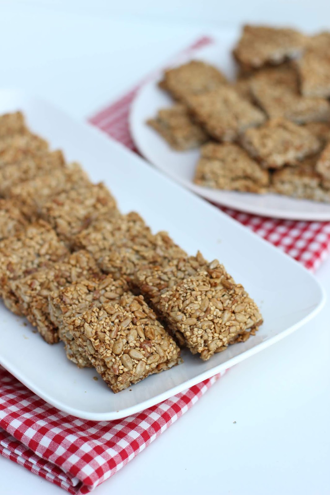 Krokant aus dem Backofen mit Nüssen, Kerne, Sesam und Trockenfrüchte ...