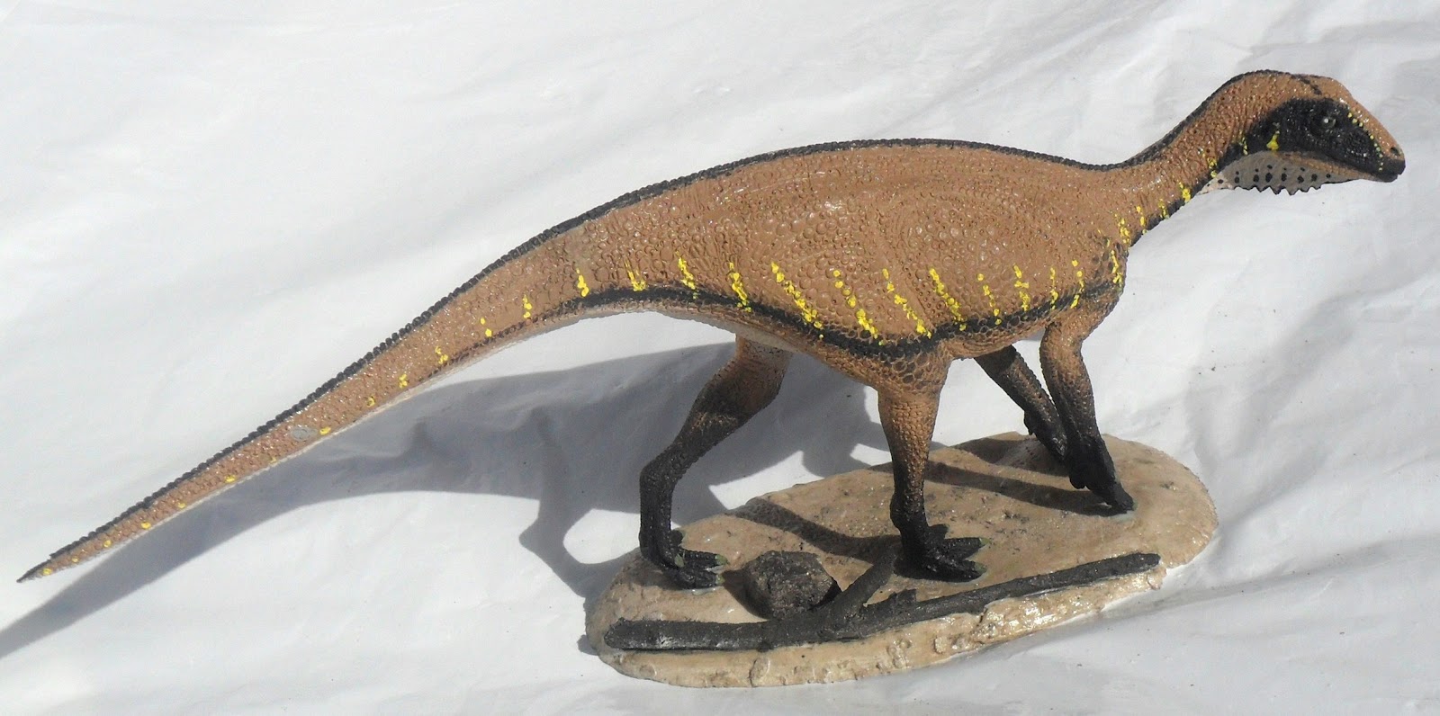 IluzerArt"s - Dinossauros em Resina: Sacisaurus agudoensis