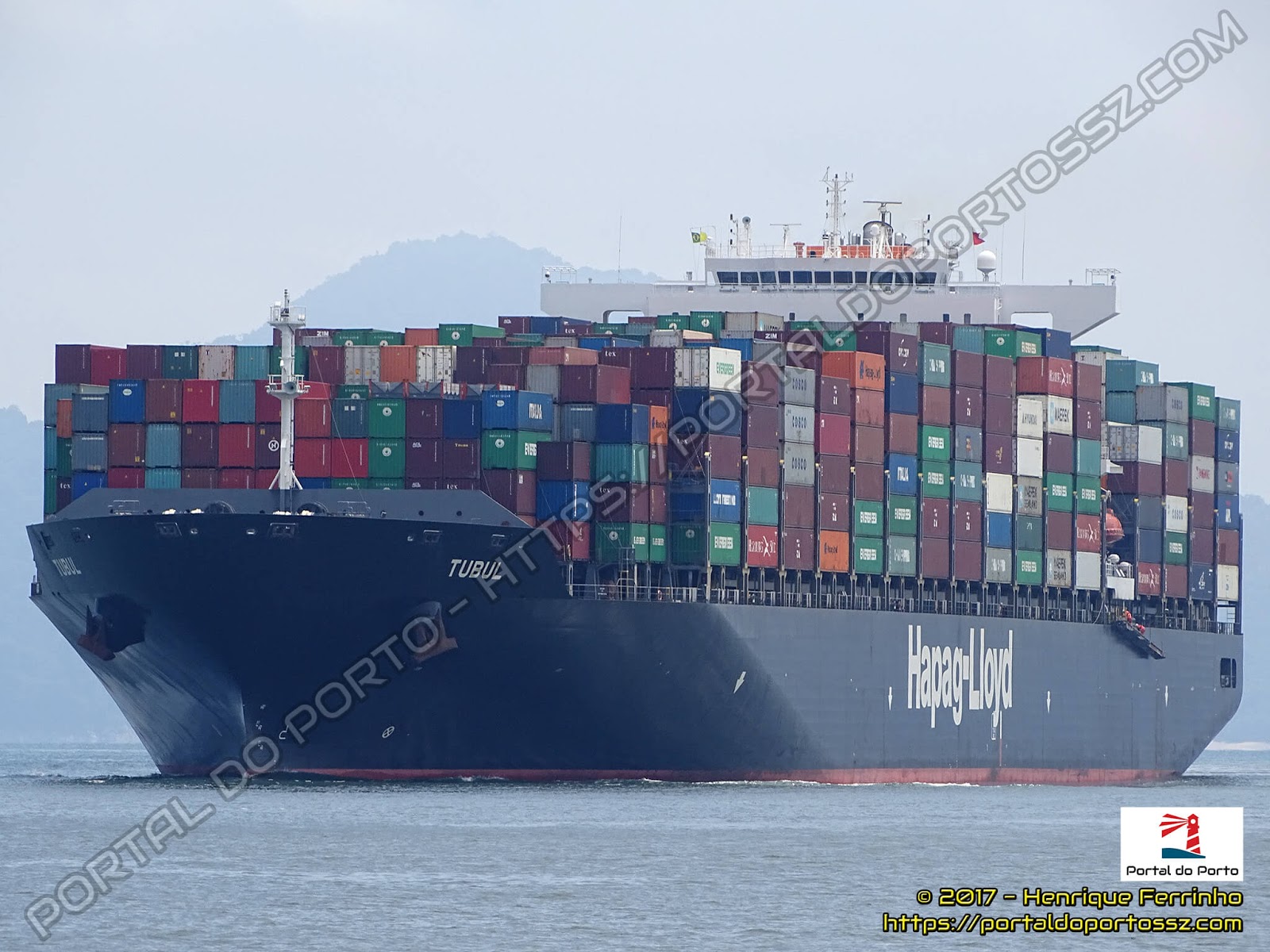 Tubul com as cores da Hapag-Lloyd - Portal do Porto