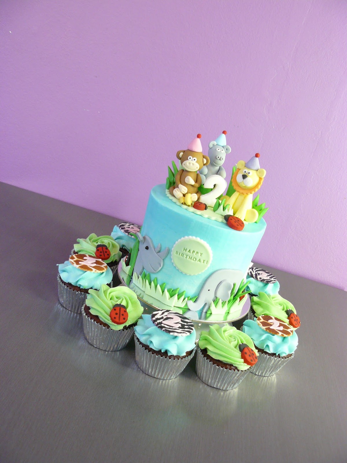 The Cup Cake Taste - Brisbane Cupcakes: Animal Cake and Cupcakes