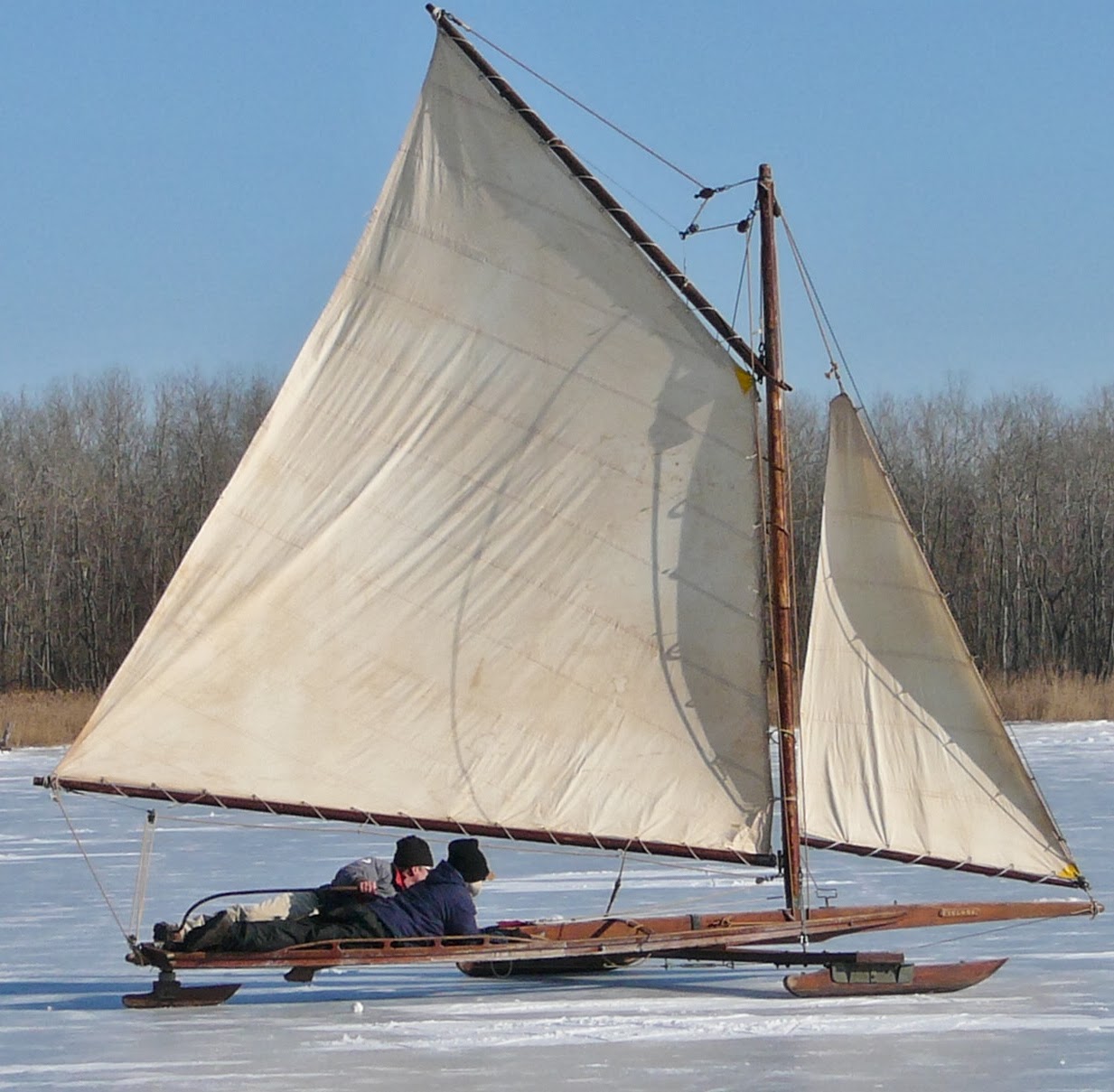 White Wings and Black Ice : Boats of the Hudson River Ice Yacht Club
