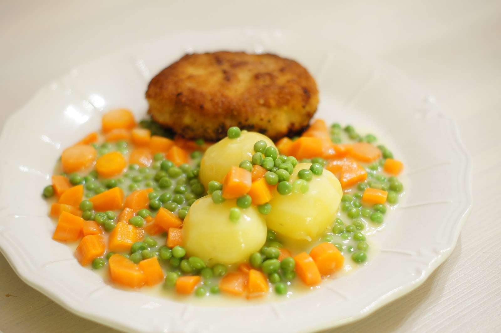 Coco & Co: Mormor-mad: Karbonader med grønærter og gulerødder