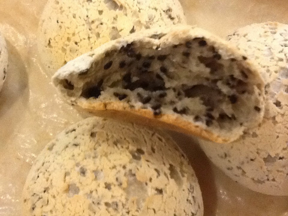 Baking For Cowboys: Korean Sesame Mochi Bread QQ韩式麻磁面包