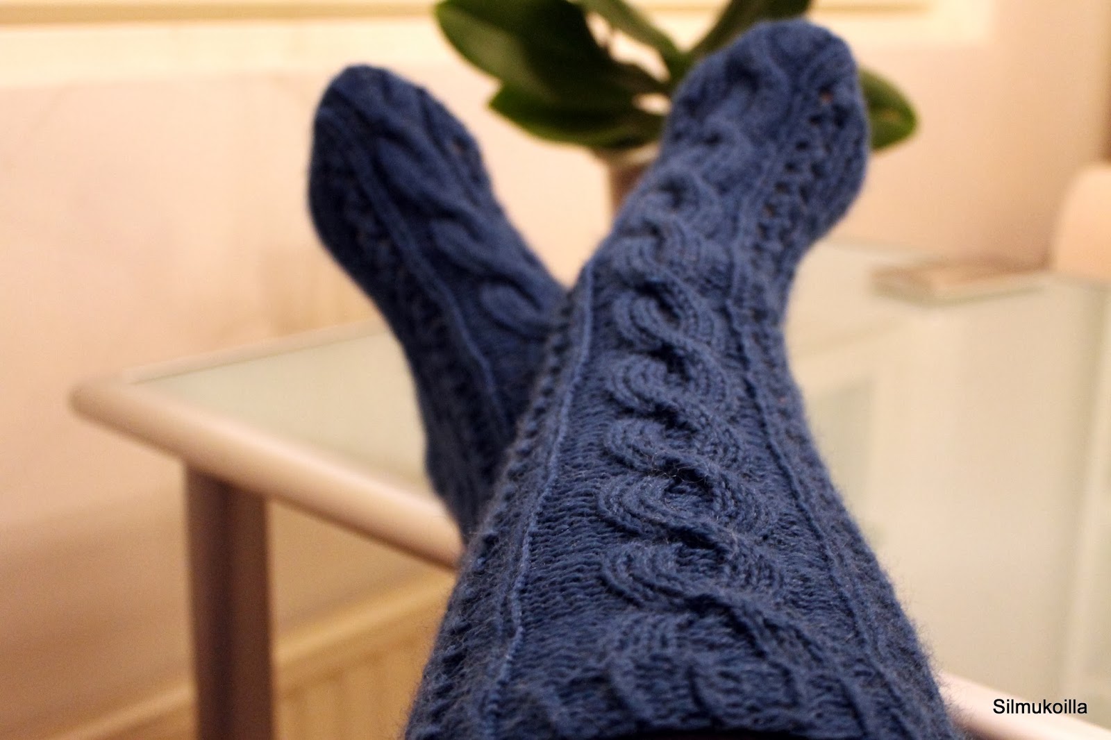 Silmukoilla: Palmikkosukat