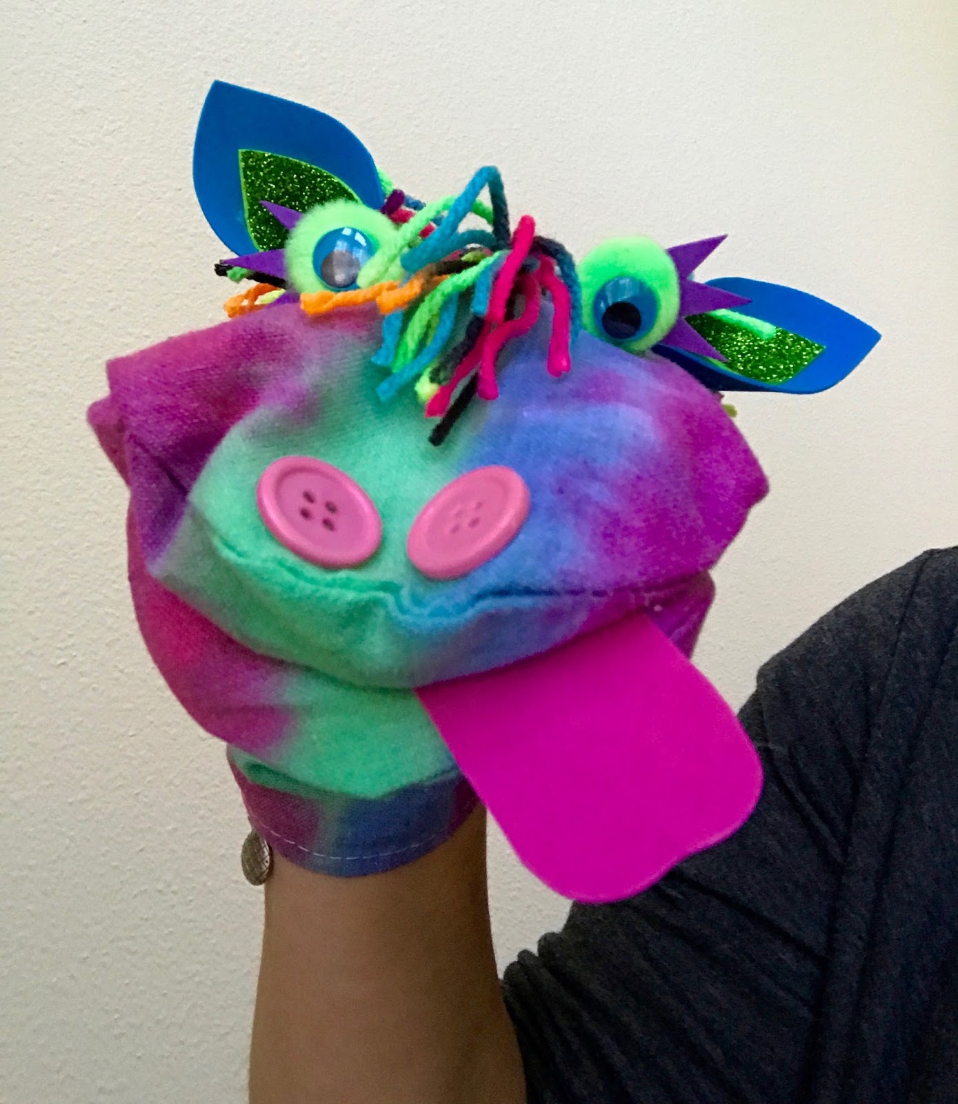 Kathy's Art Project Ideas: Tie Dye Hand Puppets DIY