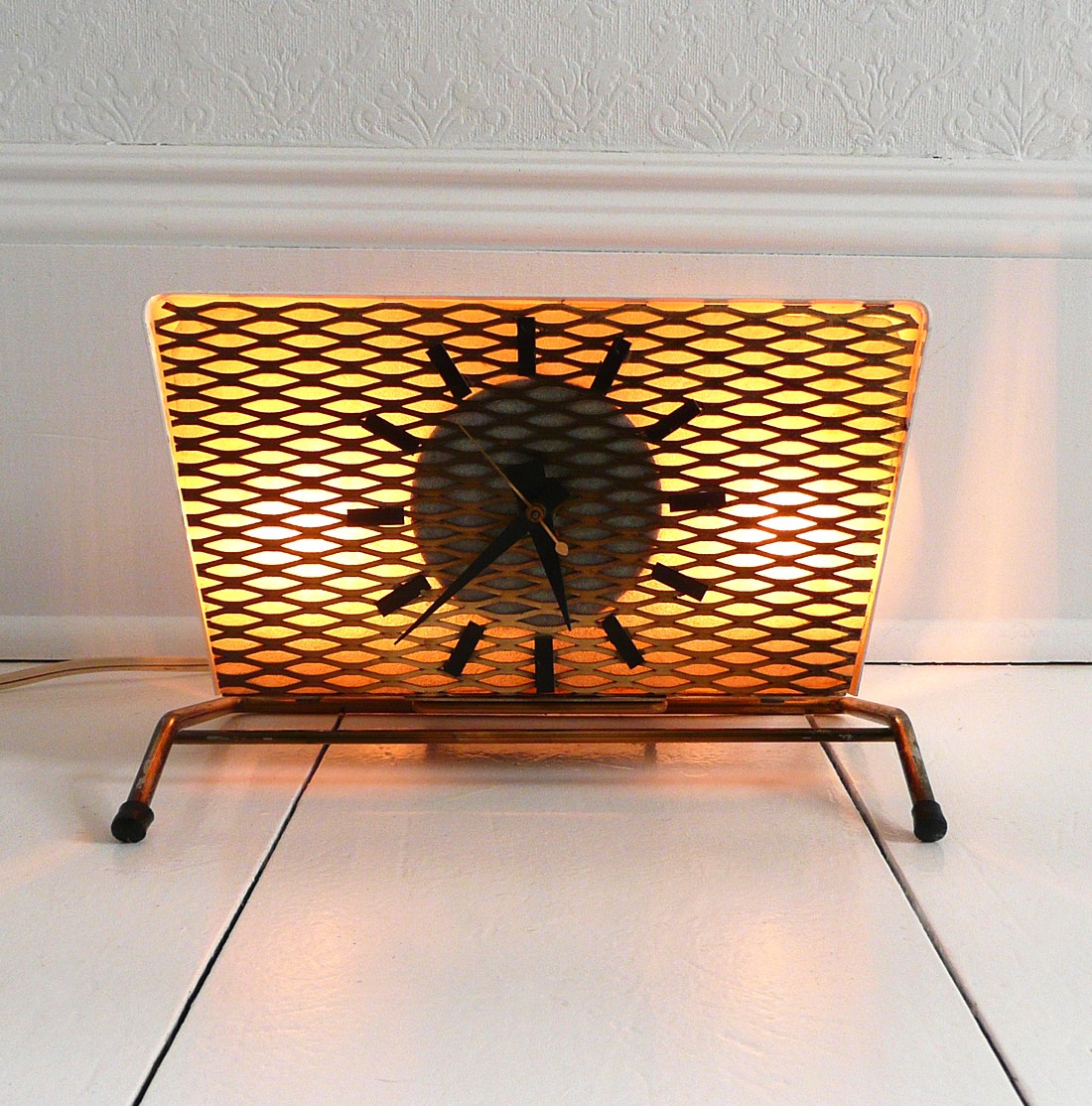 Hugs and Keepsakes: A MID-CENTURY MODERN RETRO ATOMIC BLAST TO THE PAST