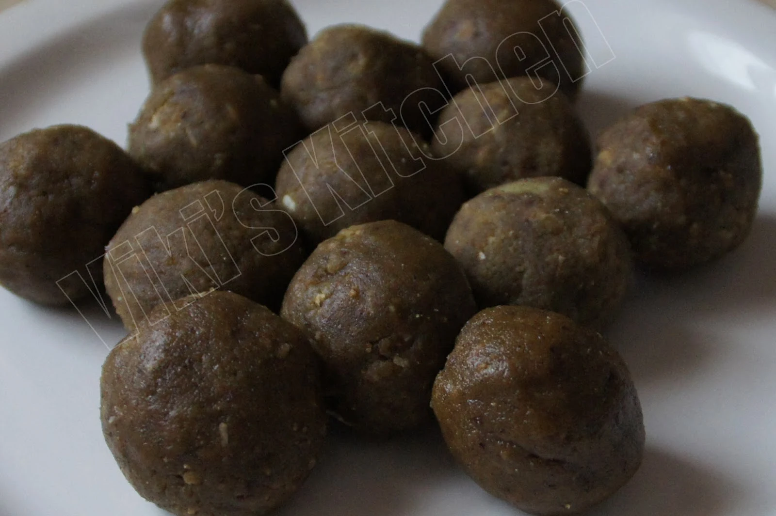 Viki 's Kitchen: Paasi payaru ladoo