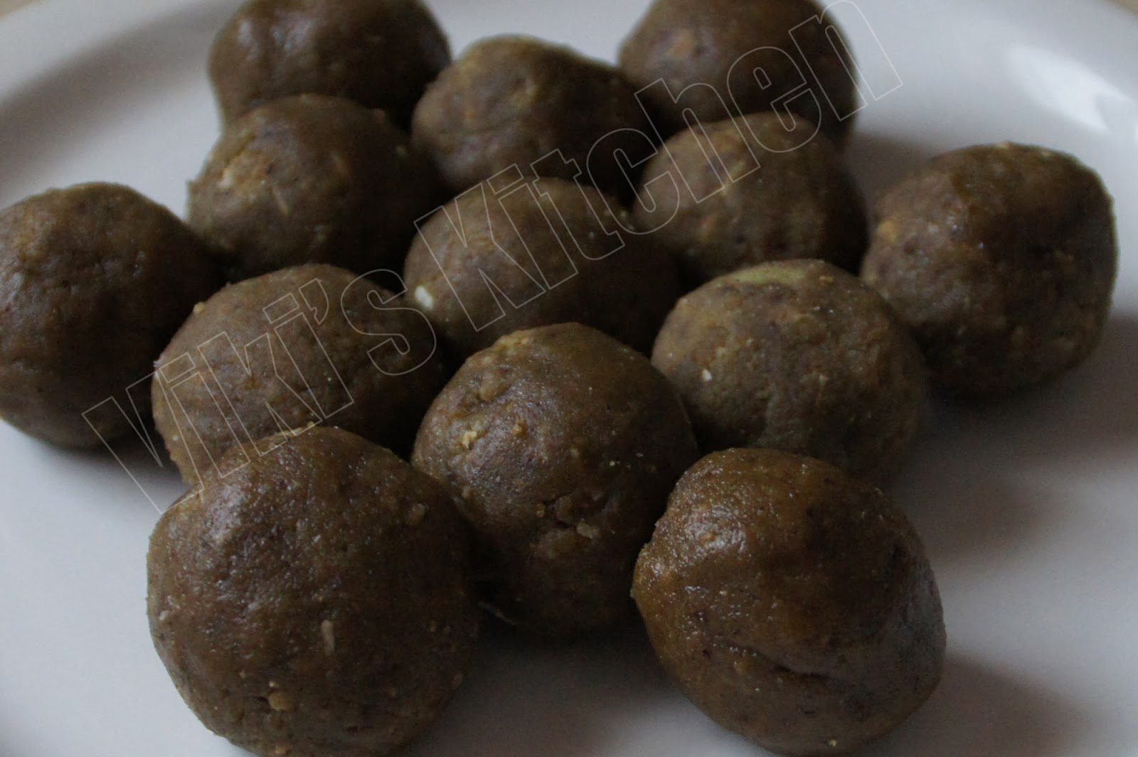 Viki 's Kitchen: Paasi payaru ladoo