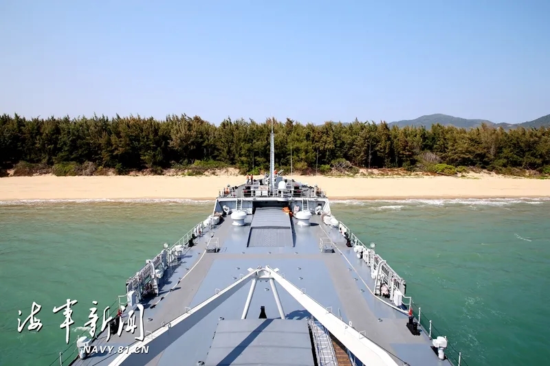 China Defense Blog: PR photos: Old China Navy LST