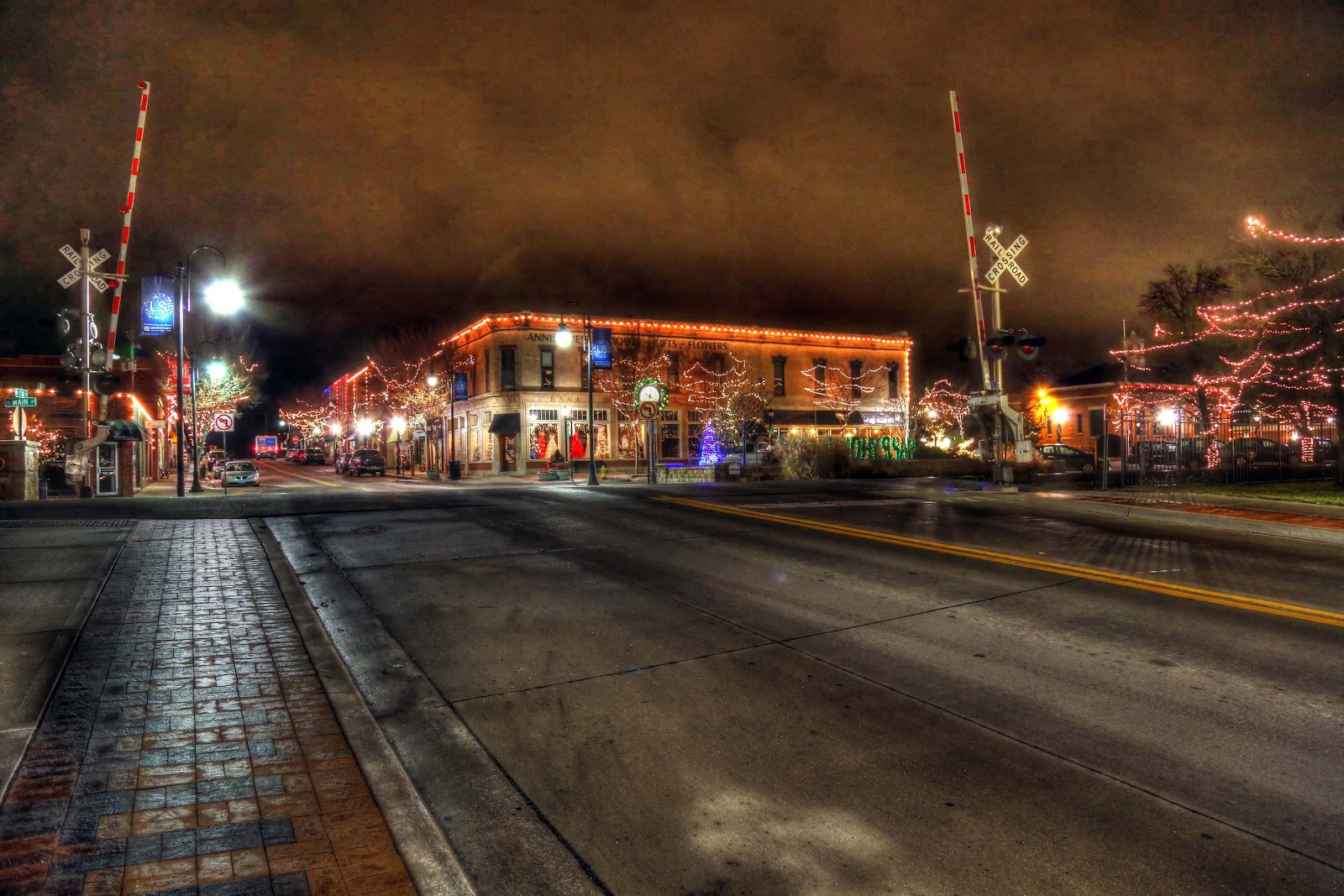 John and Sigrid's Adventures: Downtown Lee's Summit, MO - 12/23/2014 John and Sigrid's Adventures: Downtown Lee's Summit, MO - 12/23/2014