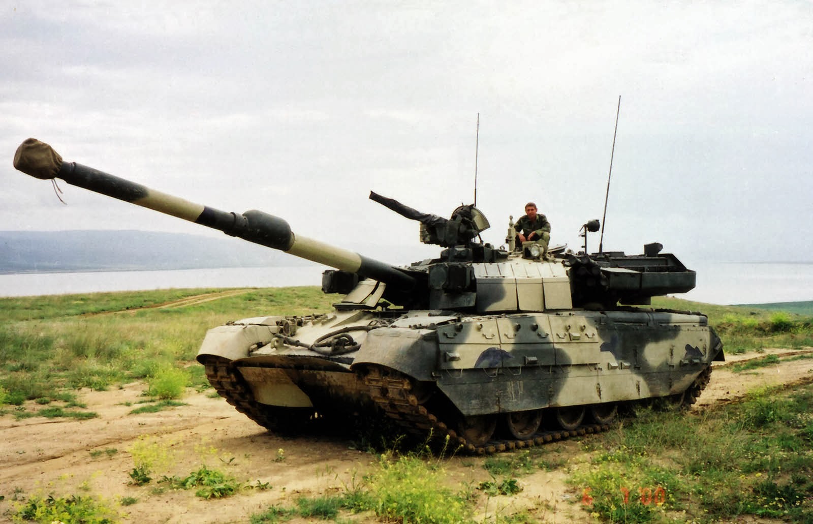 Naval Open Source INTelligence: Ukraine supplies first 5 Oplot tanks to ...