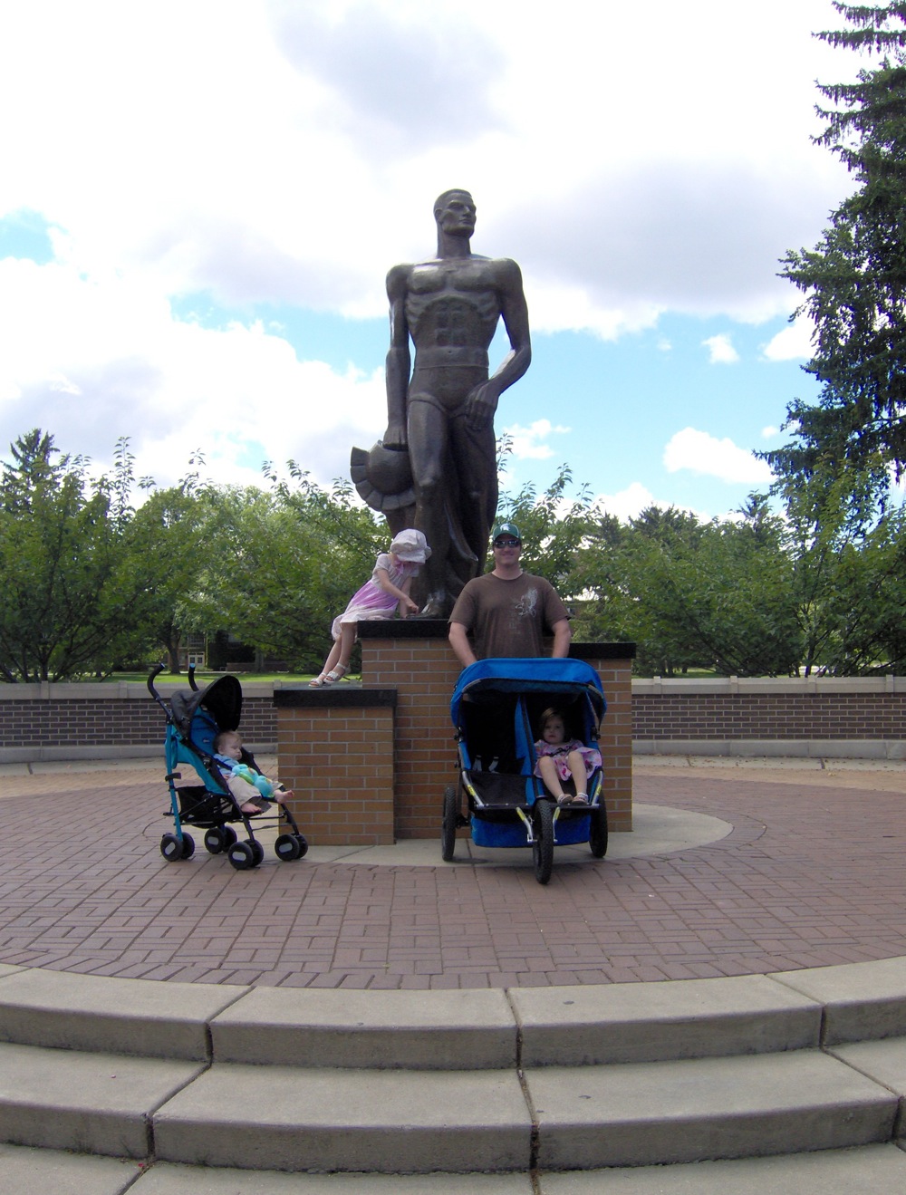 Someday I'll Sleep Autism Blogs: Theme Thursday: Statues