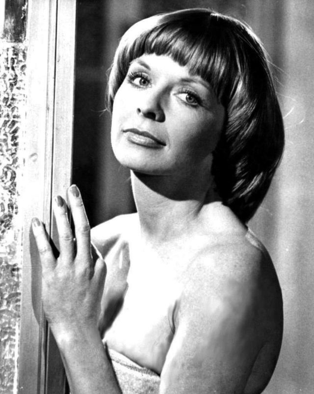 30 Amazing Black and White Photos of a Very Young and Lovely Susannah ...