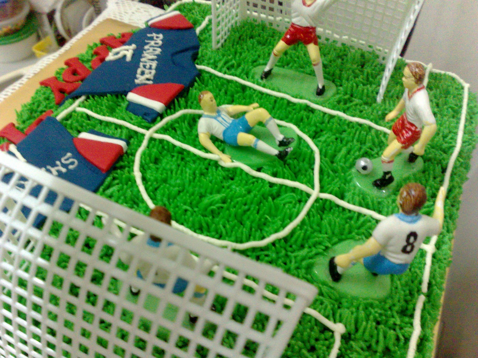 L mis Cakes Cupcakes Ipoh Contact 012 5991233 Soccer Field Cake l-mis-cakes-cupcakes-ipoh-contact-012-5991233-soccer-field-cake
