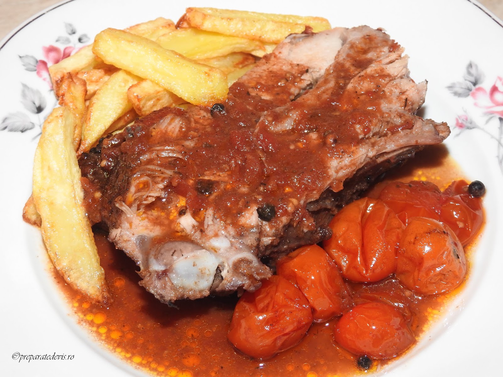 Piept de porc la cuptor cu sos de rosii | Preparatedevis.ro