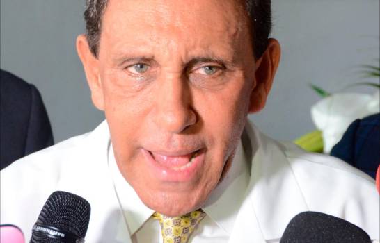 En estado delicado el doctor Cruz Jiminian - Fiestas & Personalidades