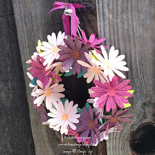 Michelle's Great Paper Chase: A Lovely Little Daisy Wreath