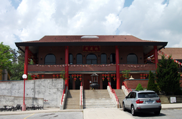 split complementary: Cham Shan Temple Visit