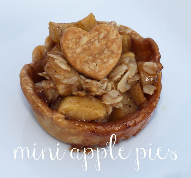 Four Girls & A Daddy: mini apple pies