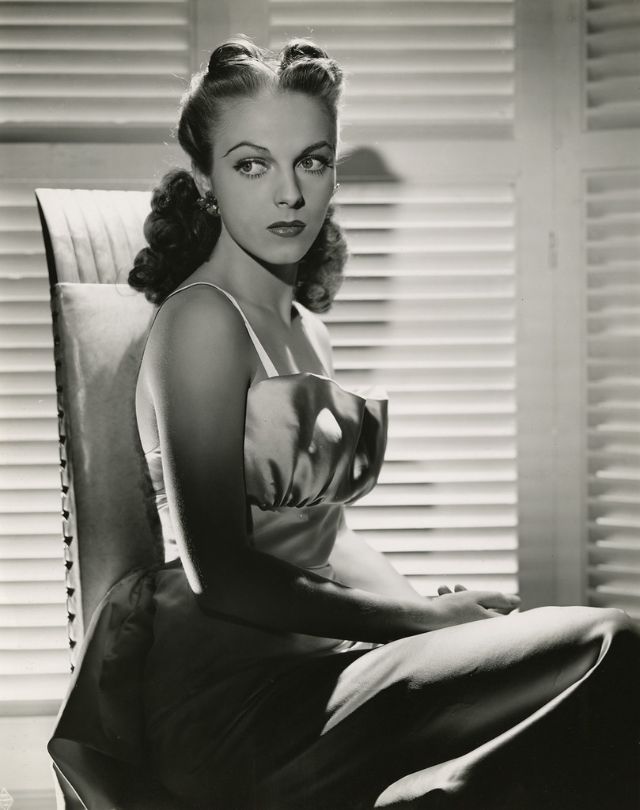 Norwegian Classic Beauty: 40 Glamorous Photos of Vera Zorina in the ...