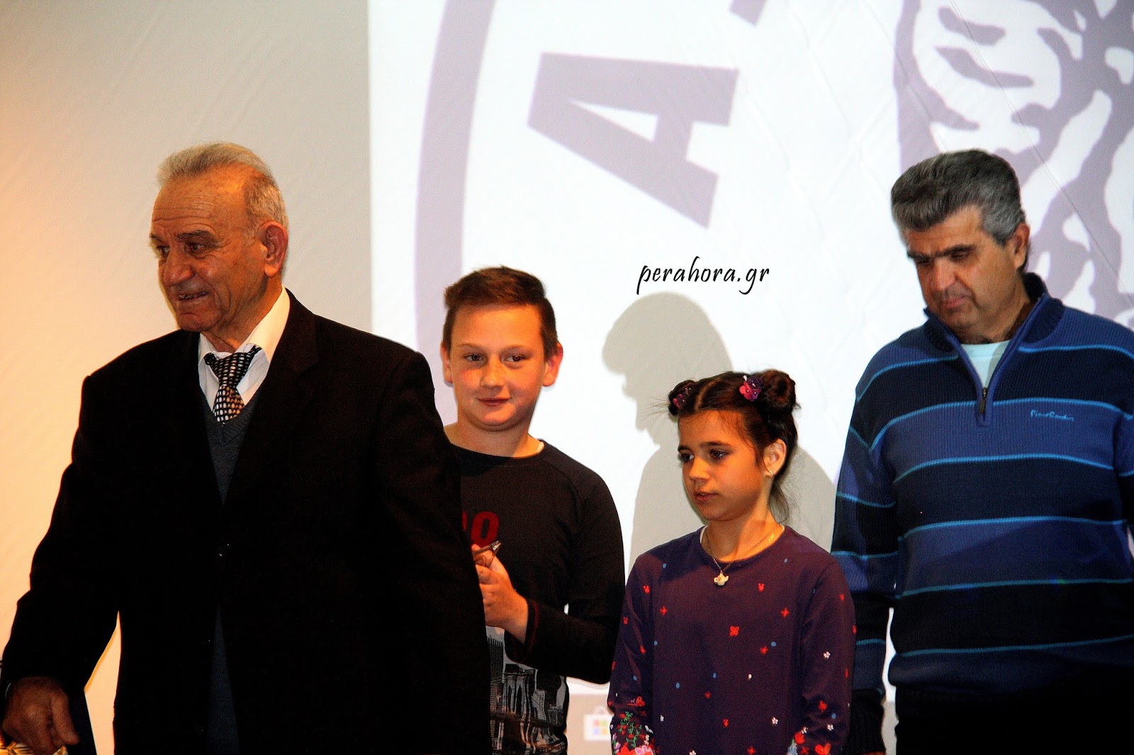 www.perahora.gr: Λουτράκι: Κοπή πίτας και βραβεύσεις αθλητών από τον ...