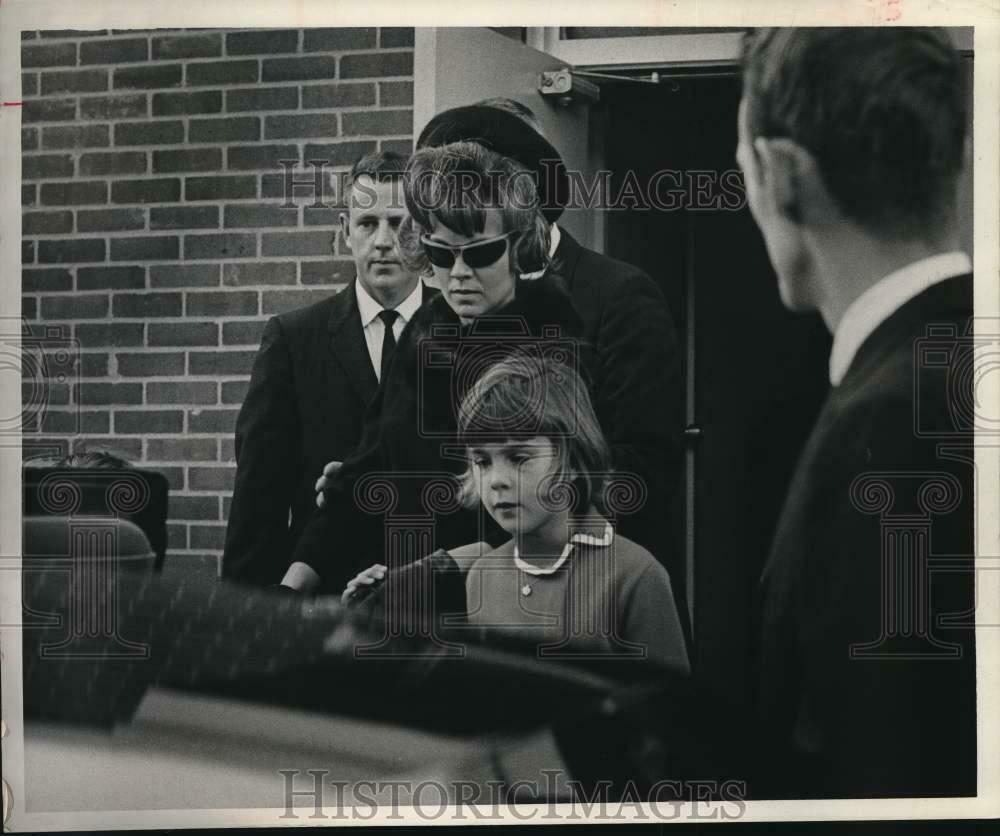 Roger Chaffee: Astronaut: 2015