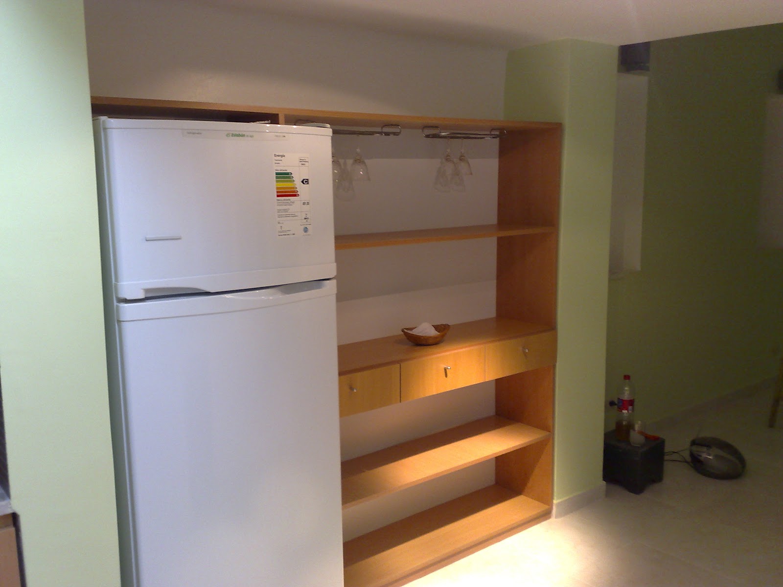 AMOBLAMIENTOS CJ: BAJO MESADA Y MUEBLE CON ESTANTES Y CAJONES