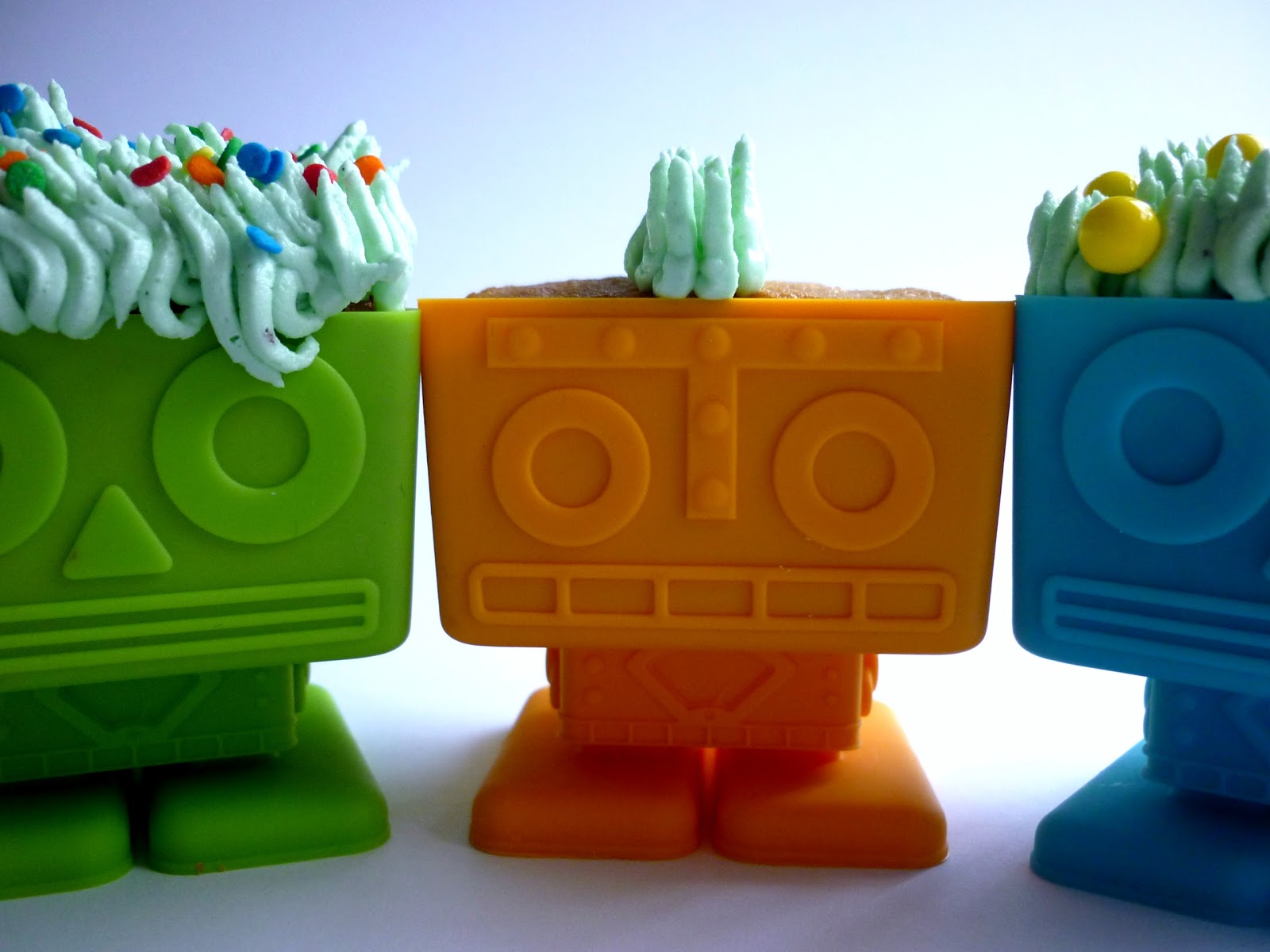 My sugar coated life...: Robot cupcakes - yummy fun!