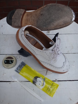 BRITISH EQUIPMENT PUBLISHING BLOG: Timpson Neutral Shoe Polish To Tricker's