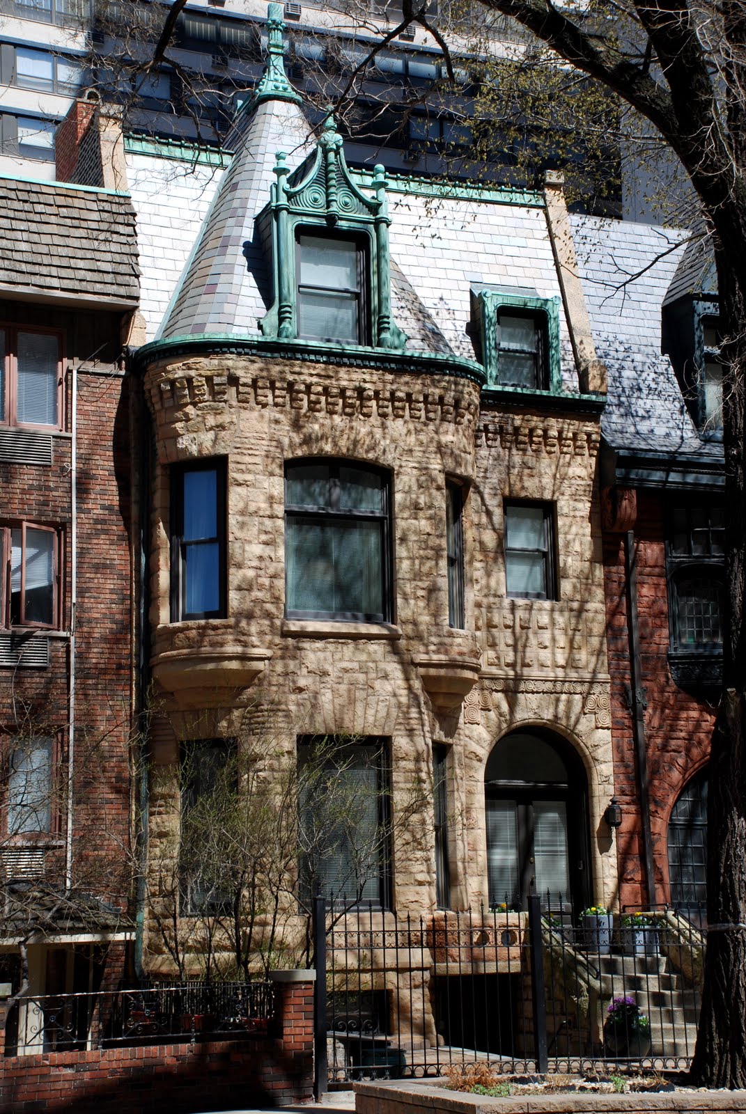 John Root's 32 East Bellevue Place | Connecting the Windy City