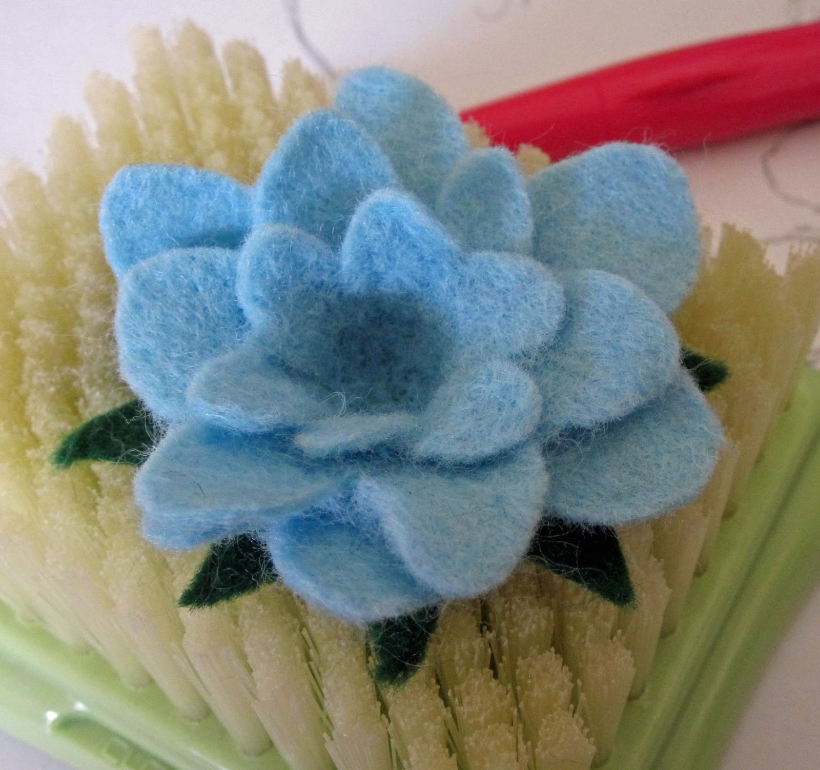 The Tiny Owls: Needle Felting Tutorial - Make a small flower