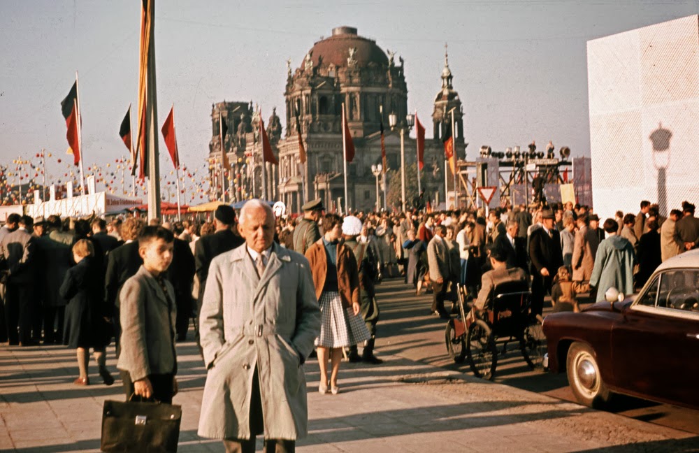 Color Photographs of Daily Life in German Democratic Republic From ...