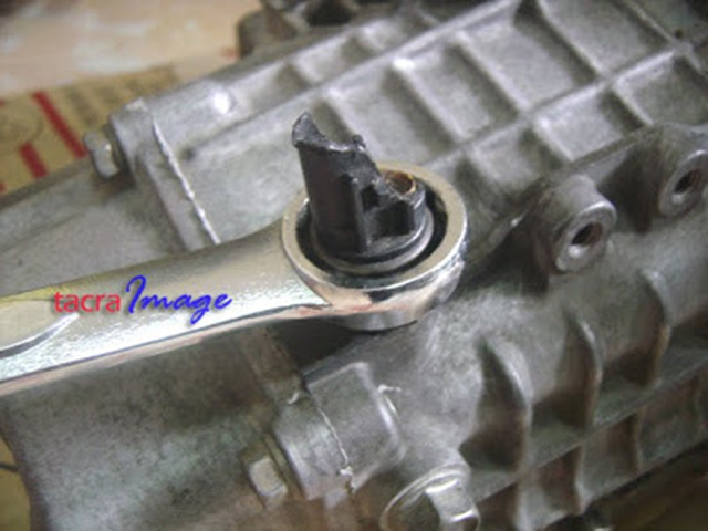 tacra's diy garage: Reverse Light Switch