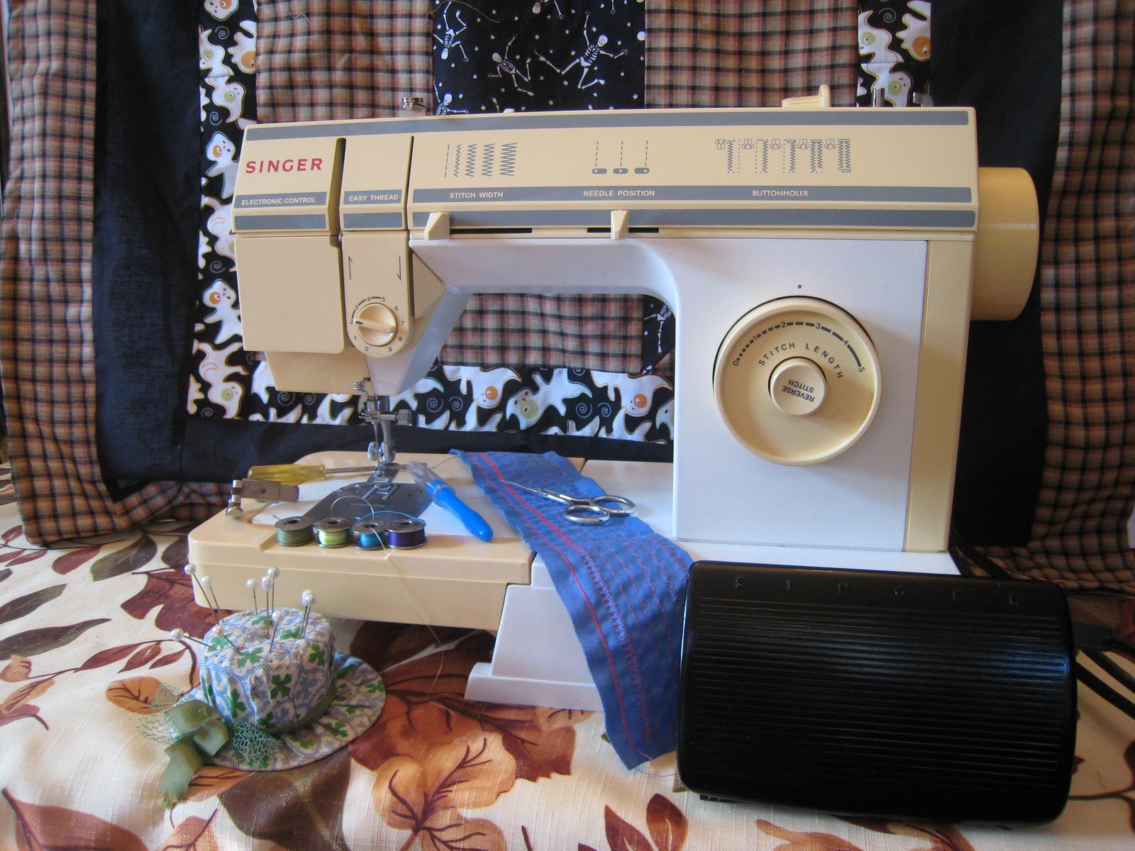 The Vintage Seamstress: Four More Sewing Machines To Play With...