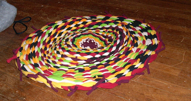 CRAFT Projects: Hula Hoop Rug...first try...