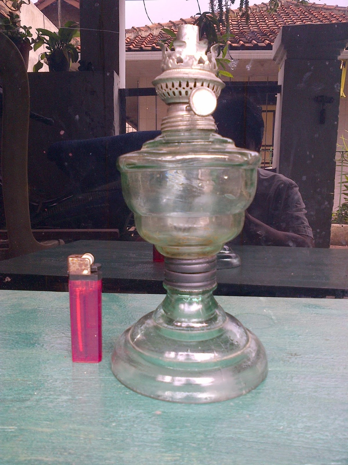 Gaya Antik Galeri : Lampu Minyak Antik Rangka Beling Kehijauan (TERJUAL ...