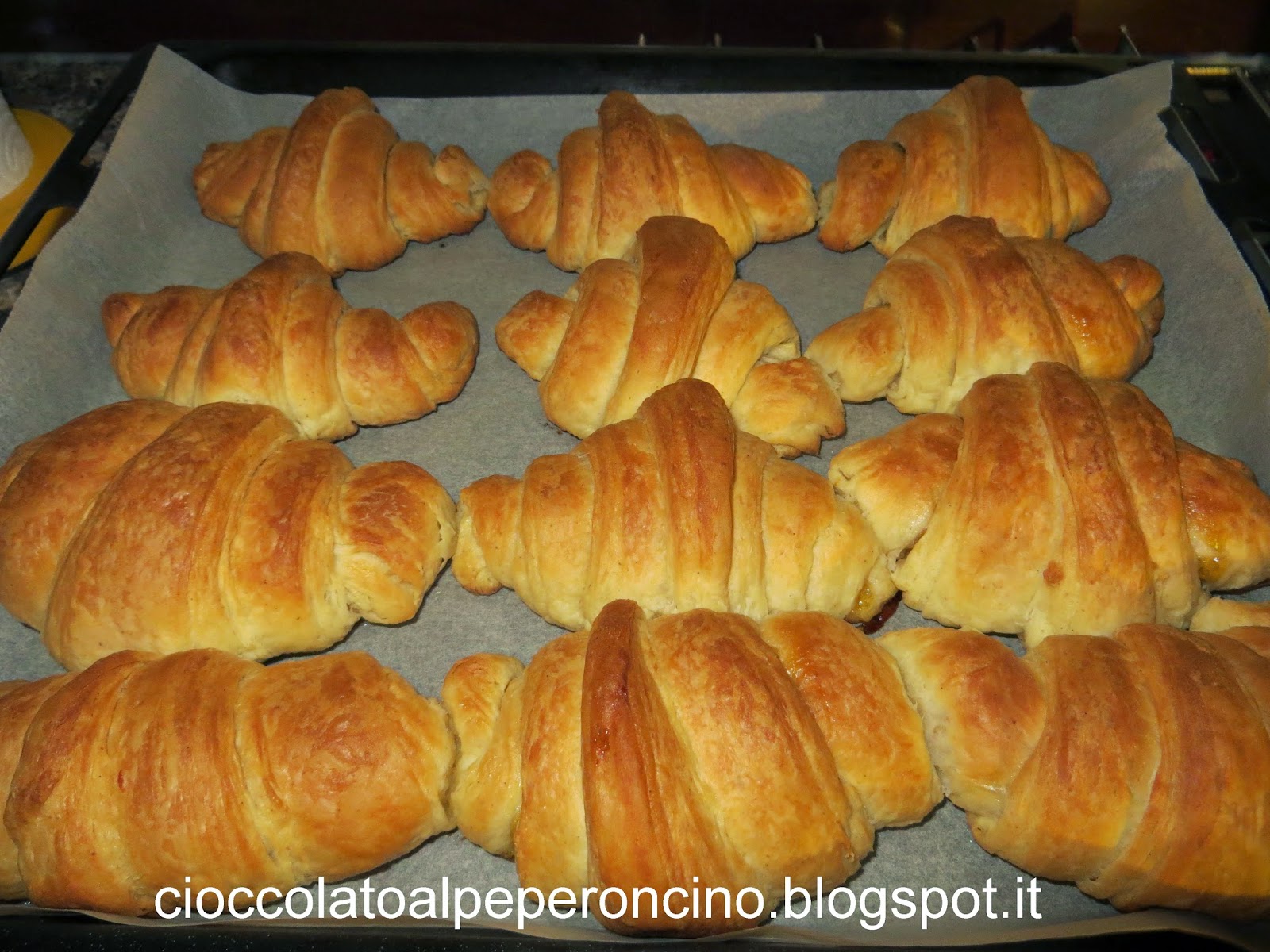 Cioccolato al Peperoncino: CORNETTI / CROISSANT SFOGLIATI