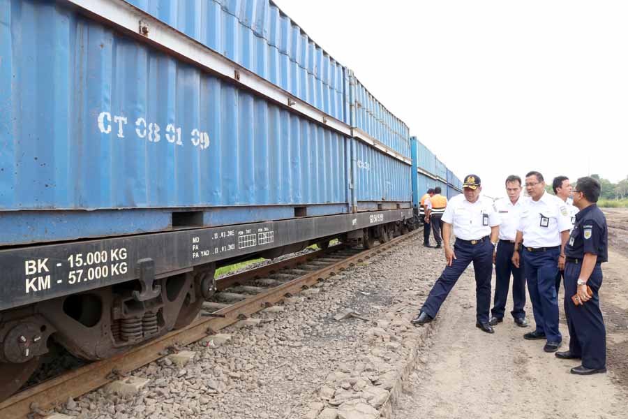 PT. Kereta Api Logistik (KALOG): [KA-xxx/2016] Rail Clinic Generasi 2 ...