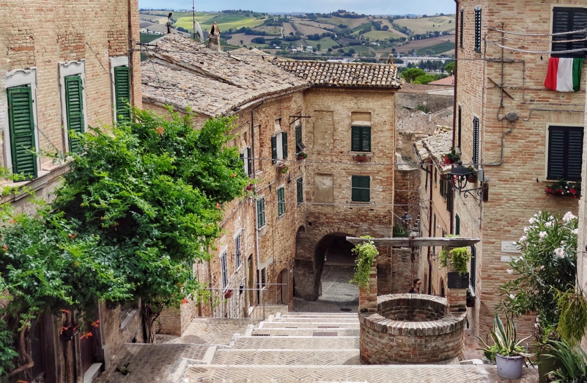 Viaggio nelle Marche: cosa vedere a Corinaldo, il paese più bello del ...
