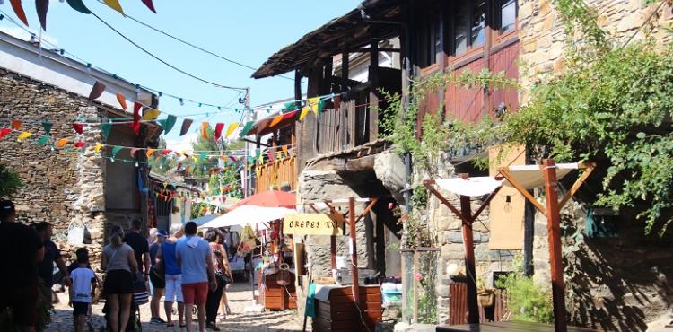 MEMÓRIAS...e outras coisas...: Rio de Onor, Bragança, recebeu pelo ...