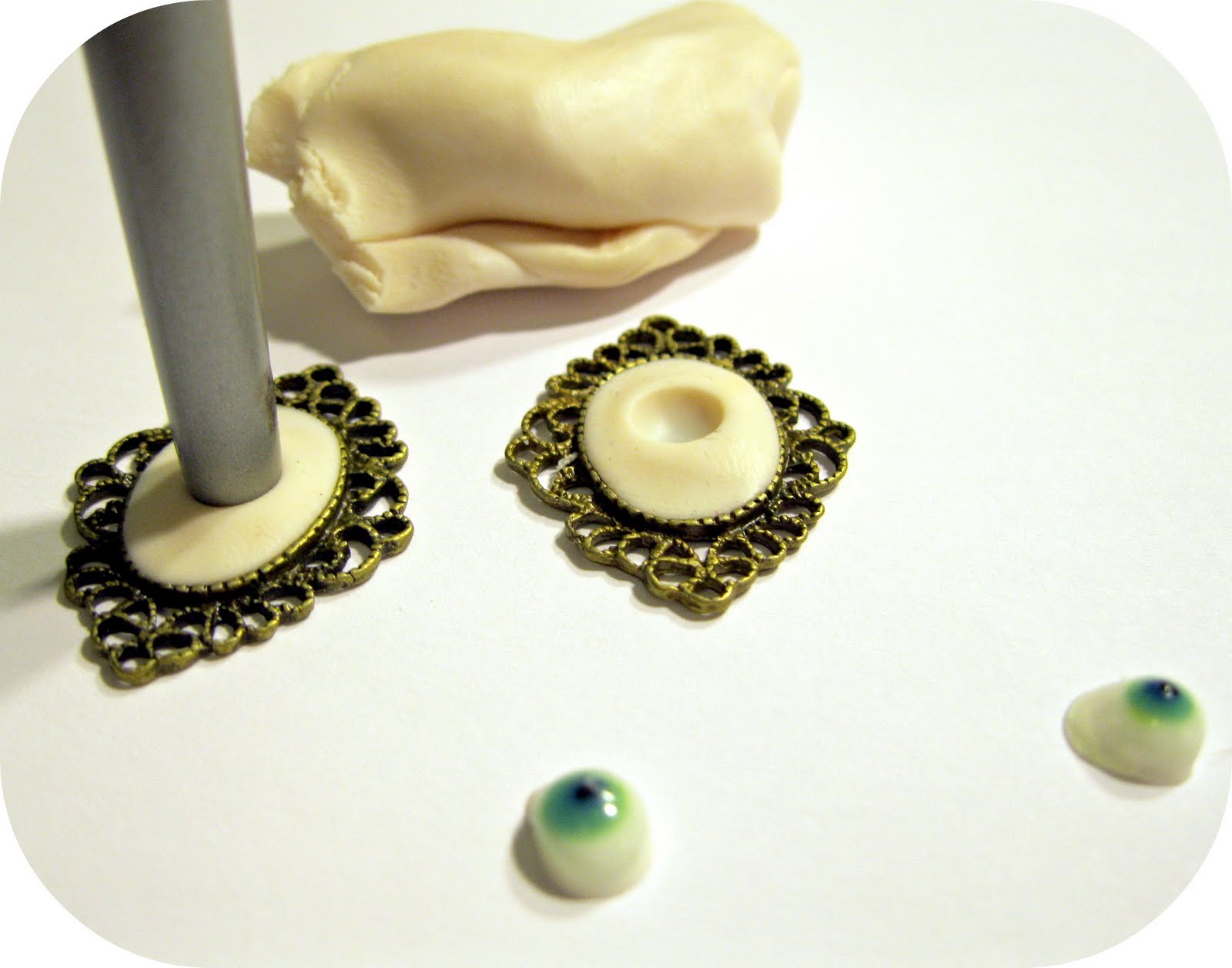 ...Make It With Me: Seeing Eye Earrings.