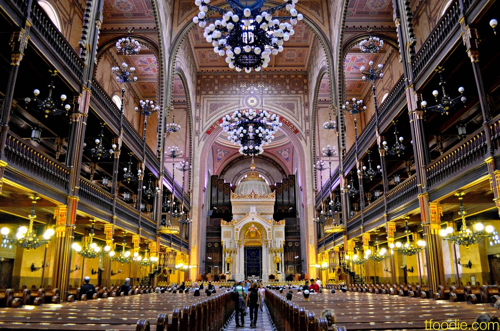 The traveling foodie: Dohány Street Synagogue, Budapest